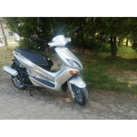Skúter Yamaha Maxter 125, r.v. 2001